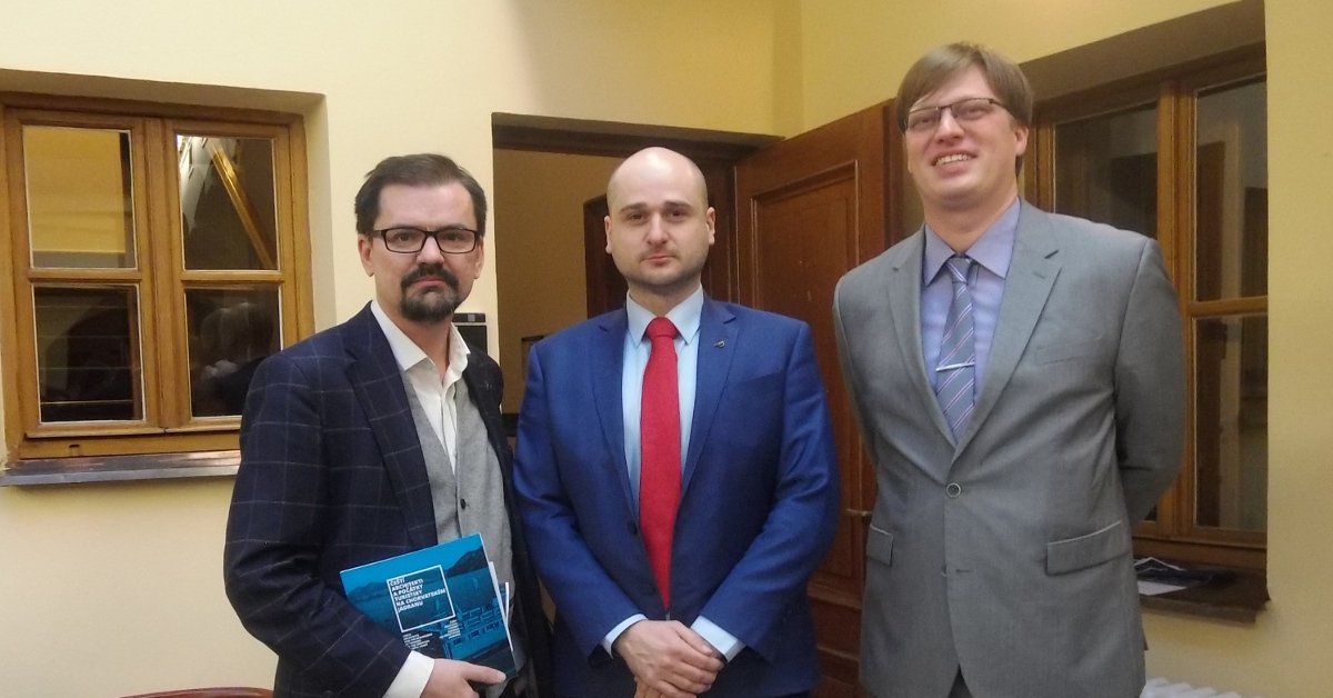 Pirátští poslanci Lukáš Černohorský a Ondřej Polanský zahájili výstavu ...